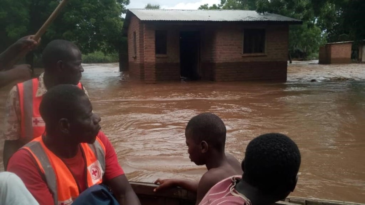 Cyclone Idai: Hundreds killed after storm hits Southern Africa ...